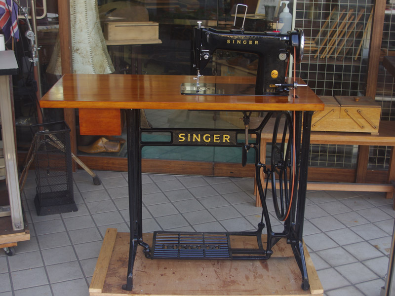 No.688 SINGER 188U シンガー製 職業用足踏みミシン：アンティークミシン修理士の工房 足踏みミシン・手回しミシンのミシン一番店