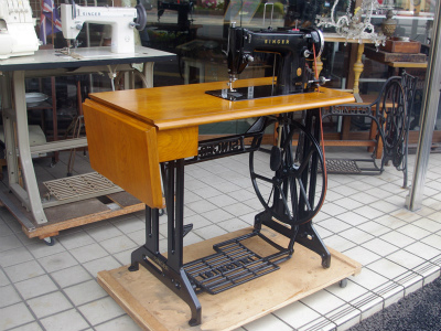 No.744 SINGER 188U シンガー製 職業用足踏みミシン：アンティークミシン修理士の工房 足踏みミシン・手回しミシンのミシン一番店