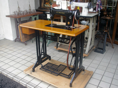 No.744 SINGER 188U シンガー製 職業用足踏みミシン：アンティークミシン修理士の工房 足踏みミシン・手回しミシンのミシン一番店