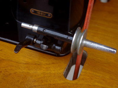 No.744 SINGER 188U シンガー製 職業用足踏みミシン：アンティークミシン修理士の工房 足踏みミシン・手回しミシンのミシン一番店