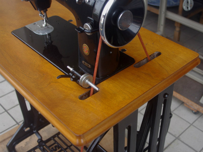 No.744 SINGER 188U シンガー製 職業用足踏みミシン：アンティークミシン修理士の工房 足踏みミシン・手回しミシンのミシン一番店