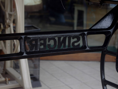 No.744 SINGER 188U シンガー製 職業用足踏みミシン：アンティークミシン修理士の工房 足踏みミシン・手回しミシンのミシン一番店