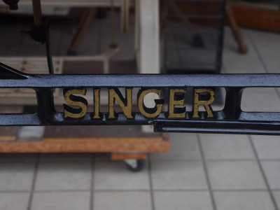 No.744 SINGER 188U シンガー製 職業用足踏みミシン：アンティークミシン修理士の工房 足踏みミシン・手回しミシンのミシン一番店