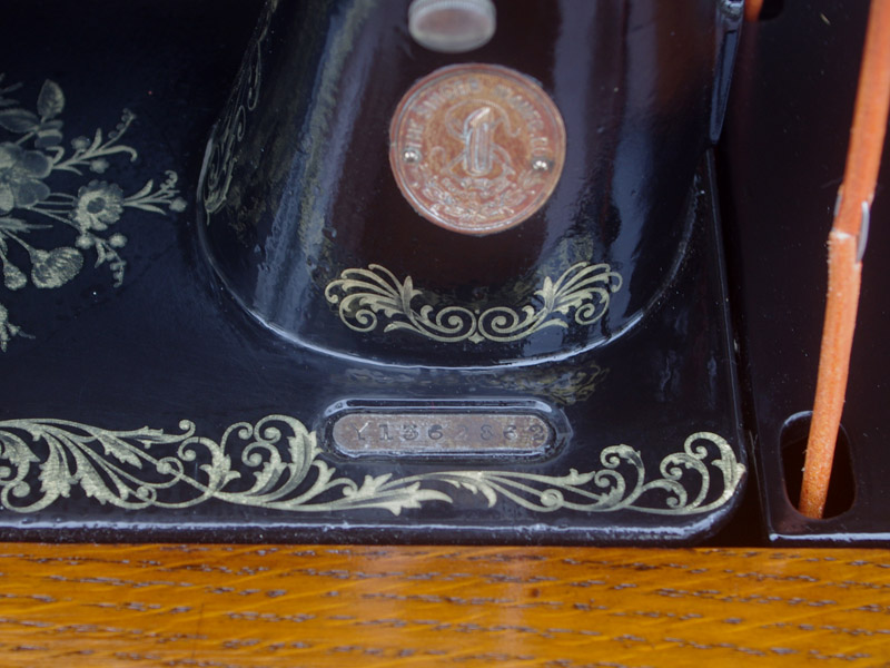 No.745 SINGER 15K シンガー製 薔薇ブーケ柄 鋳物網脚の足踏みミシン：アンティークミシン修理士の工房 足踏みミシン・手回し ...