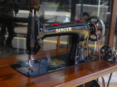 No.755 SINGER 31K20 シンガー製 工業用本縫い足踏みミシン：アンティークミシン修理士の工房 足踏みミシン・手回しミシンのミシン一番店